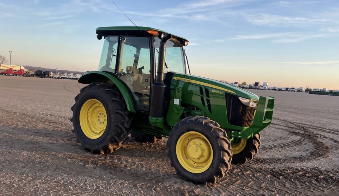 Offering high productivity farm tractors John Deere 5090E tractors ...